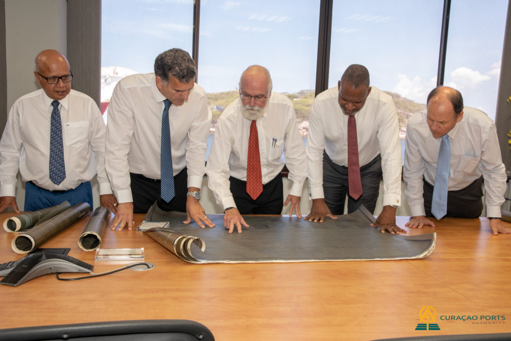 CPS ordered 2 new cranes for the container terminal - Curaçao Ports ...